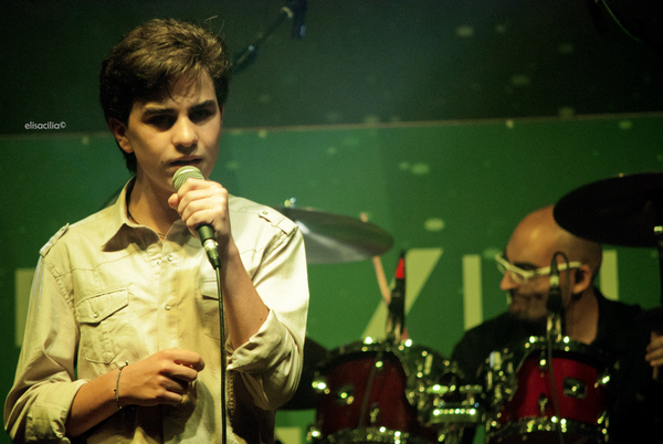 MARIO SCUCCES E LA SCARLETT BAND. SERATA STREPITOSA IN PIAZZA SORELLE ...