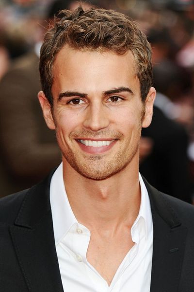 THEO JAMES: 5 COSE DA SAPERE SULLA STAR DI “ALLEGIANT” - Ragusa Oggi