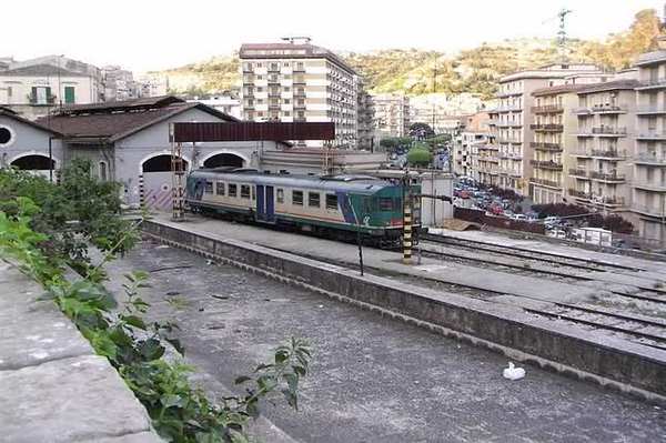 Un museo ferroviario per la stazione di Modica in stato di abbandono ...