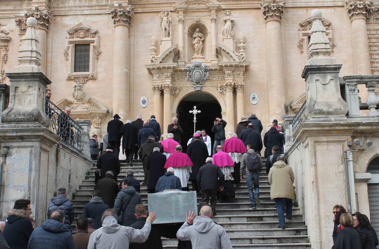 Traslata la salma di monsignor Angelo Rizzo. Sabato 30 la cerimonia di ...