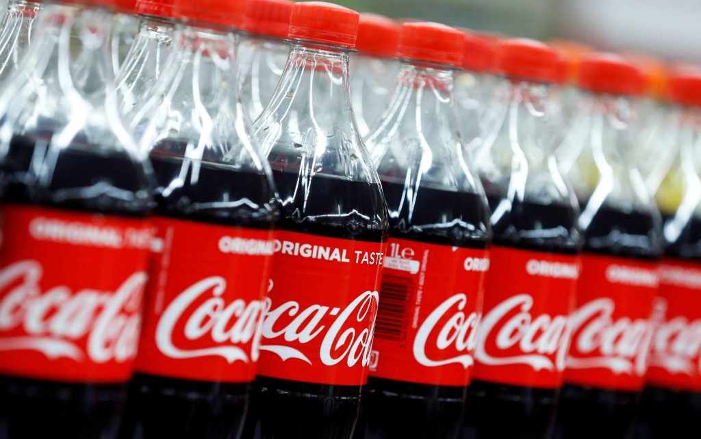 Allerta Coca Cola: maxi richiamo di numerosi lotti di bottigliette in ...
