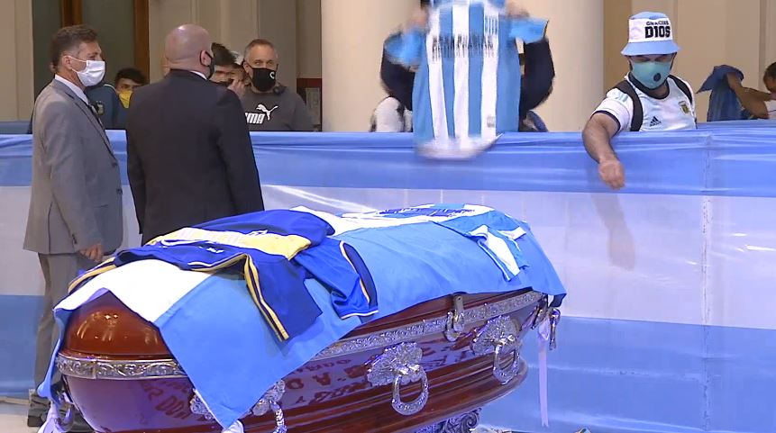 Maradona: la camera ardente a Casa Rosada, come un Capo di Stato. In ...