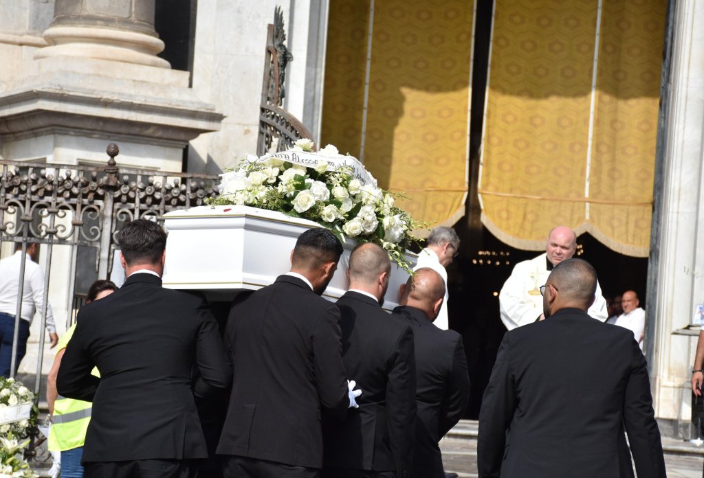 I funerali della piccola Elena Del Pozzo, il Vescovo: "Nessun adulto ...