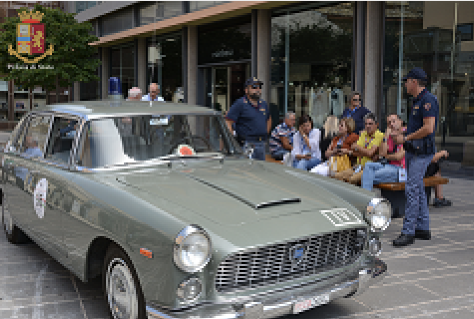 L’Ammiraglia della Polizia del Museo auto storiche Roma presente a ...