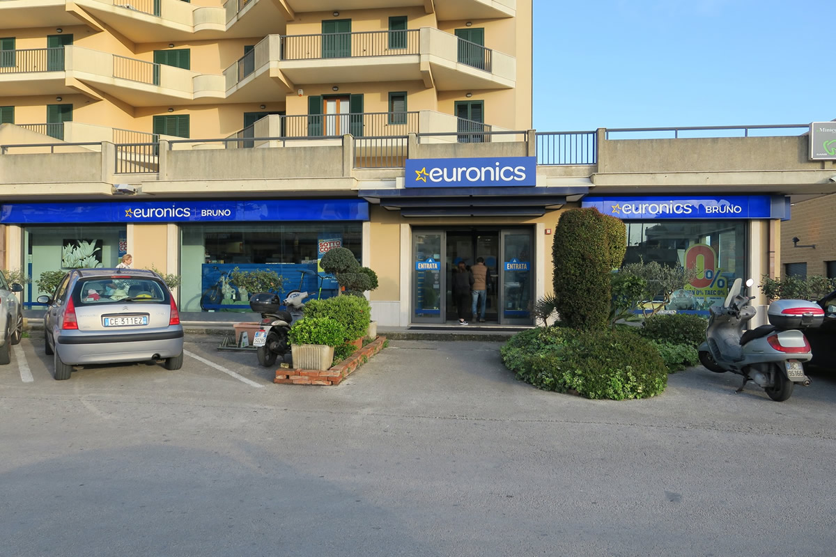 furto con scasso da bruno euronics - Ragusa Oggi