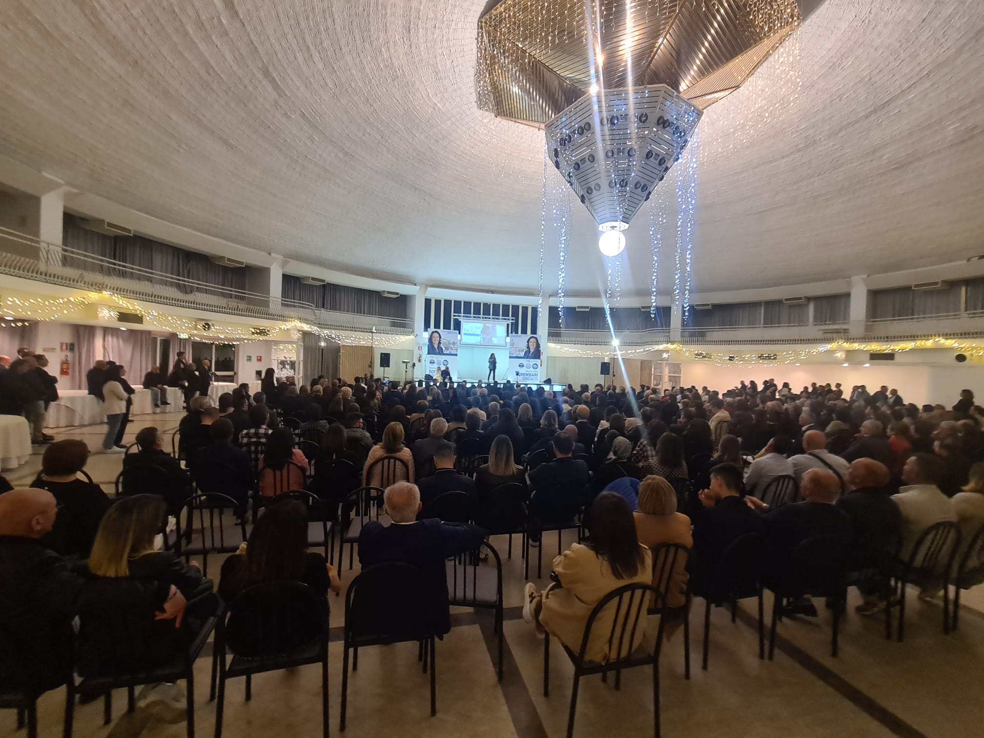 La carica e l’entusiasmo di 72 Comisani con Maria Rita Schembari ...