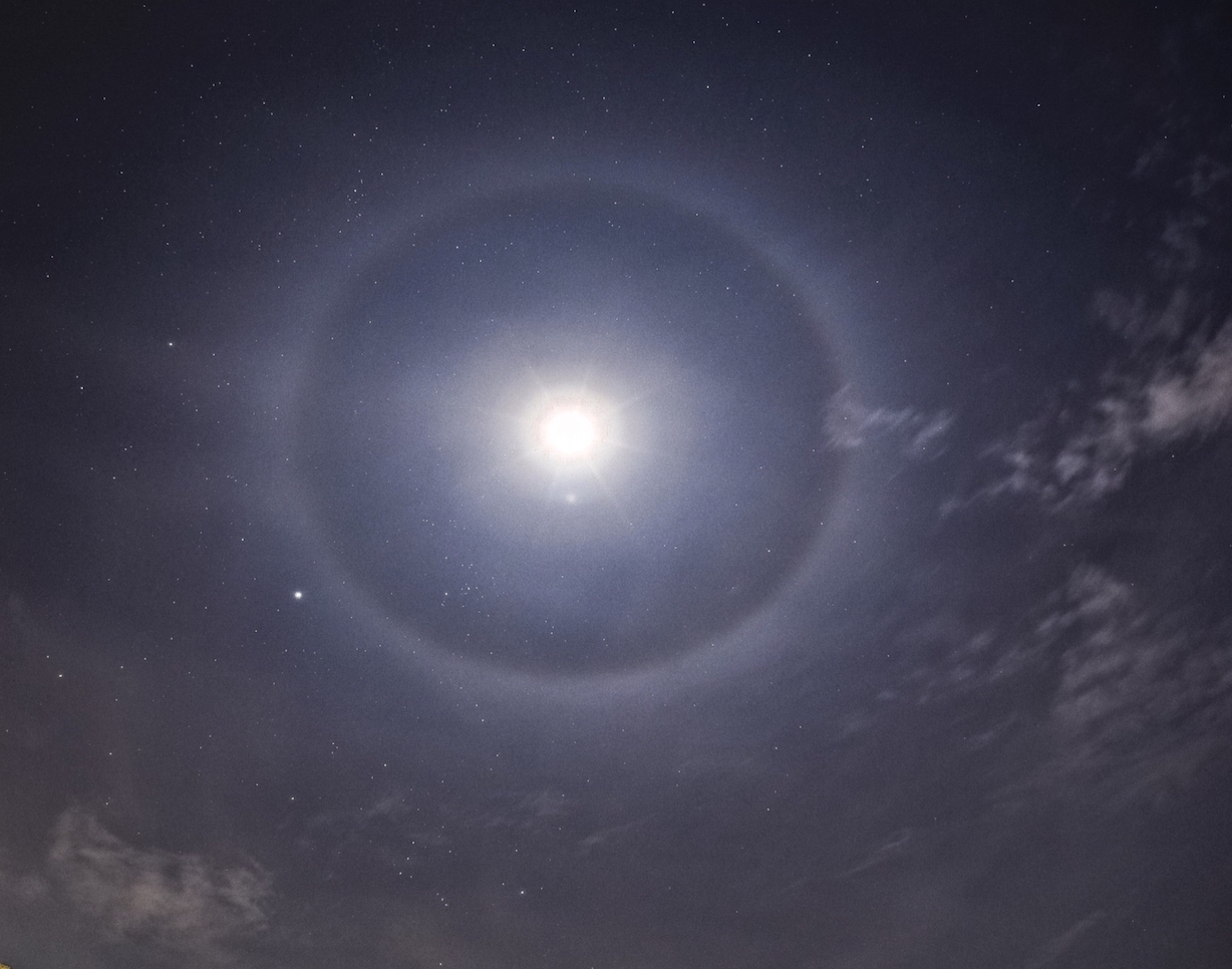 L'alone lunare fotografato da Ragusa. Ecco lo scatto mozzafiato di Giovanni Passalacqua - Ragusa ...