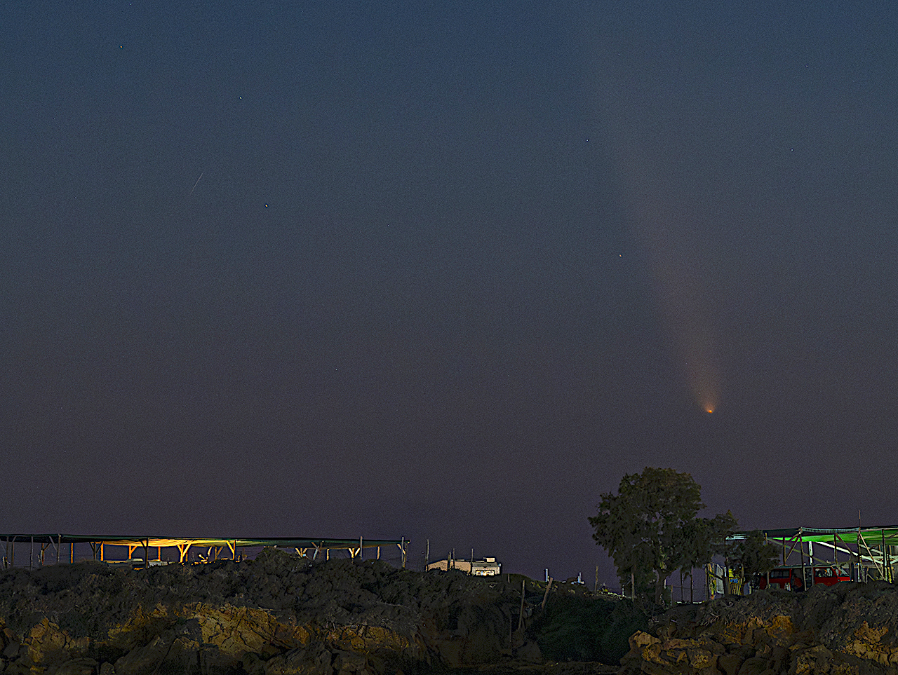 Il passaggio della cometa immortalato da Giovanni Migliorisi a Punta ...