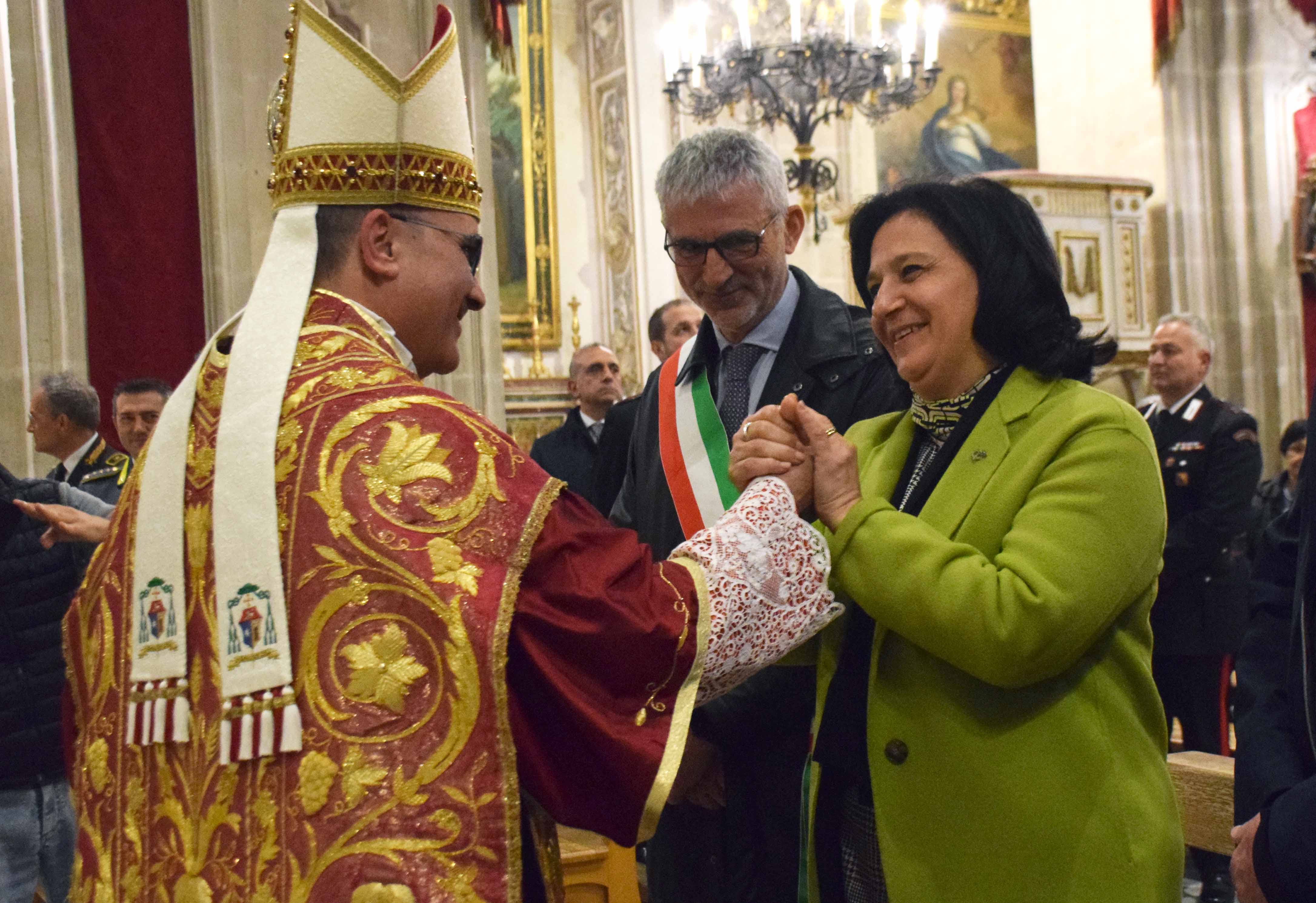 La presidente Schembari debutta a San Giorgio a Ragusa Ibla: liturgia ...