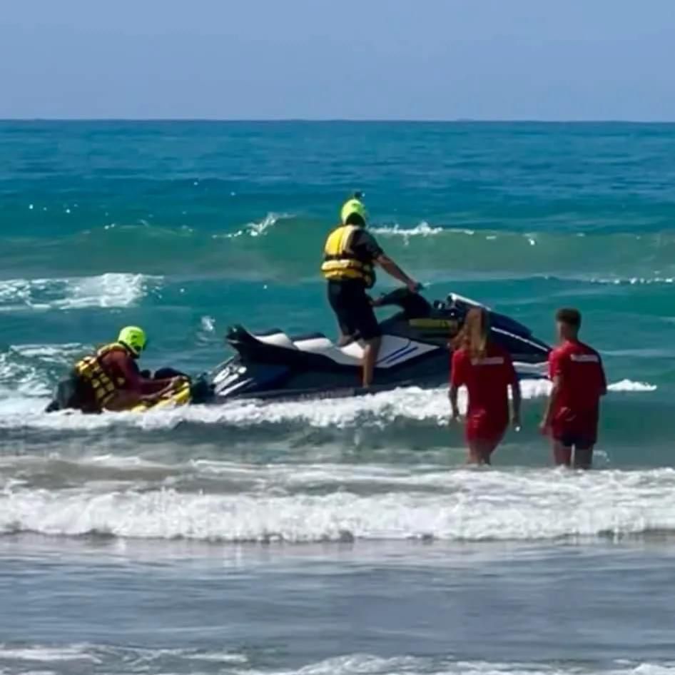 Sicurezza sulle spiagge ragusane: torrette, bagnini e mezzi nautici per tutelare i bagnanti ...