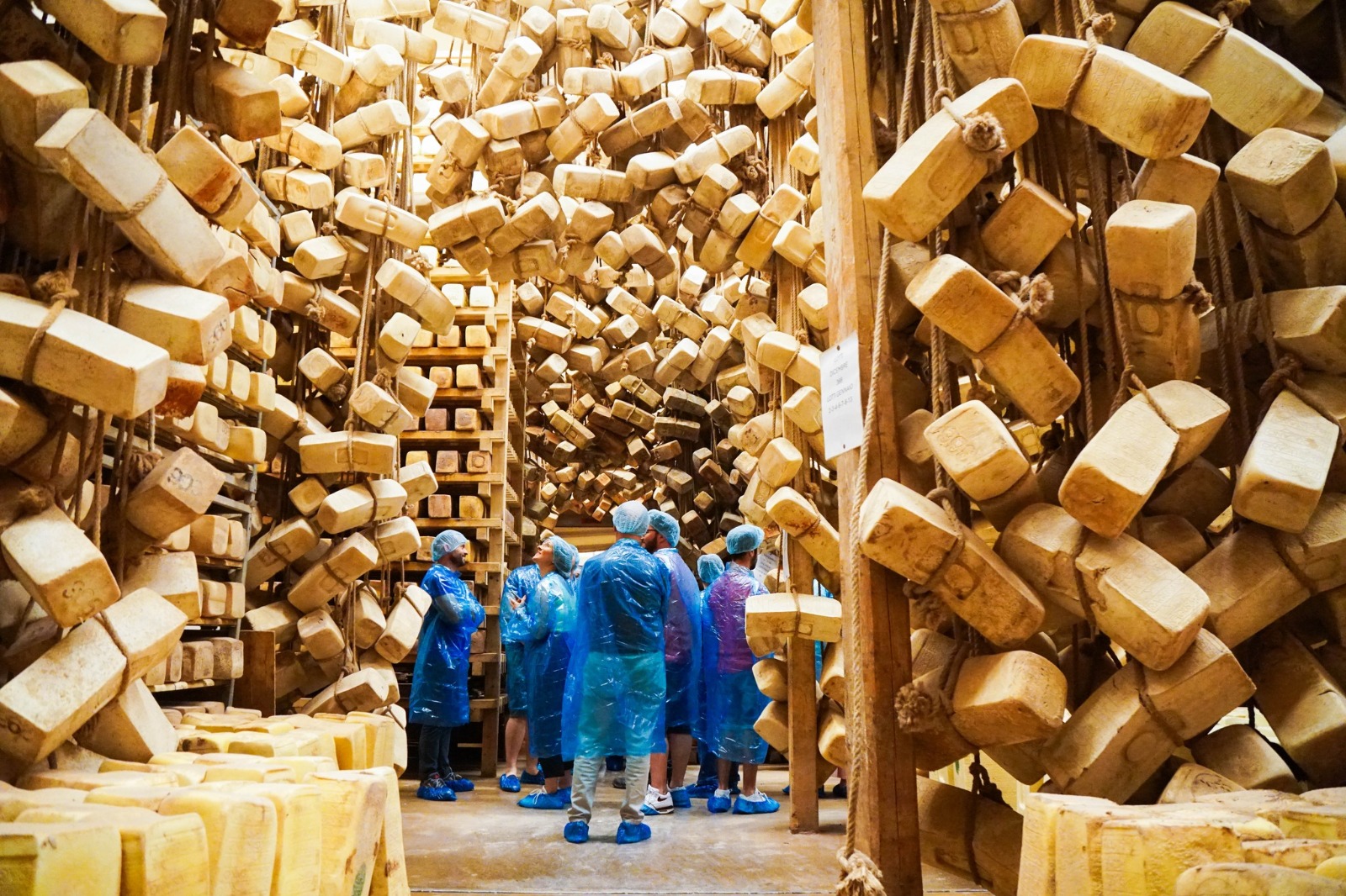 Tutti pazzi per il Ragusano DOP: il formaggio siciliano che unisce ...