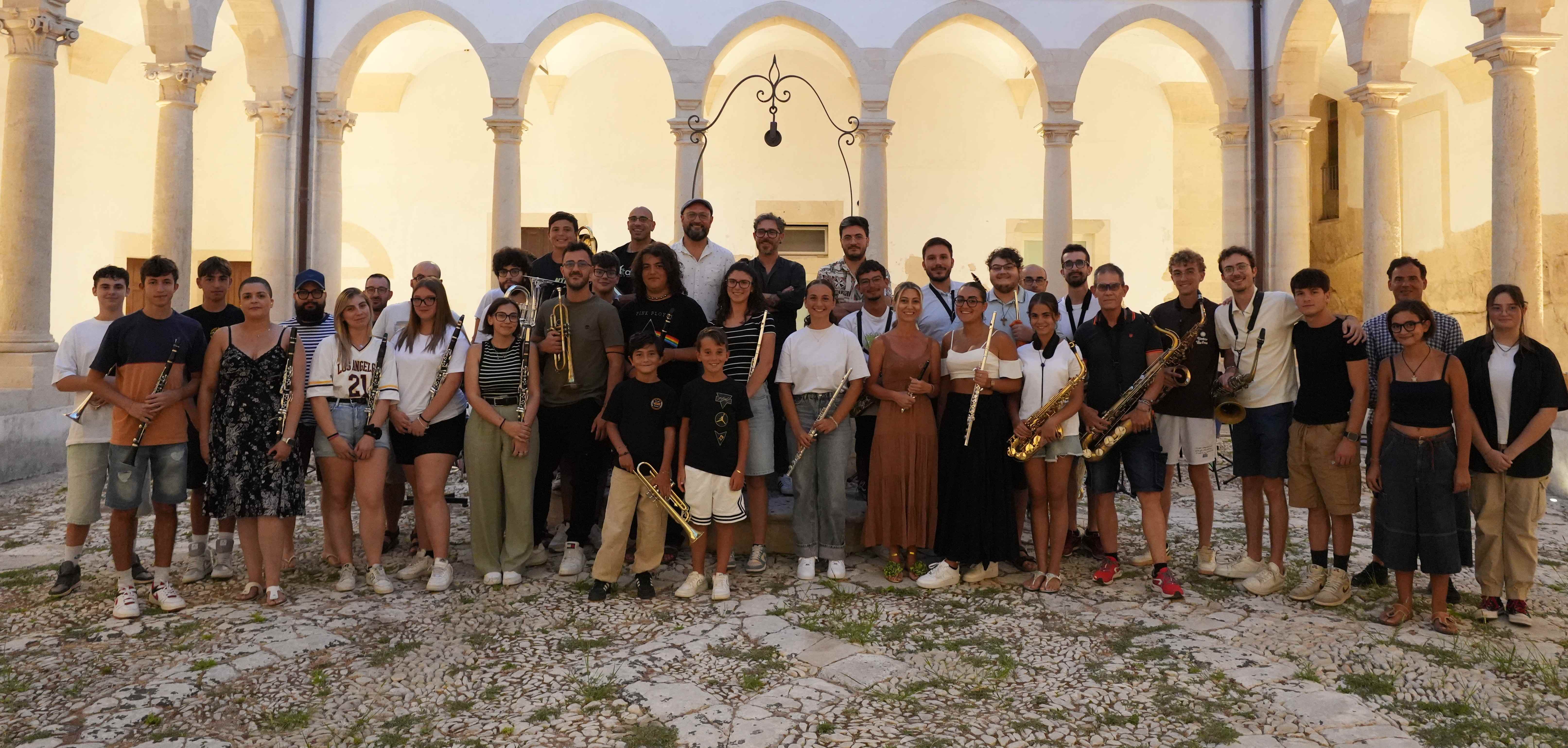 Modica, musica d’autore nel chiostro: “Bandautore” con Vincent ...