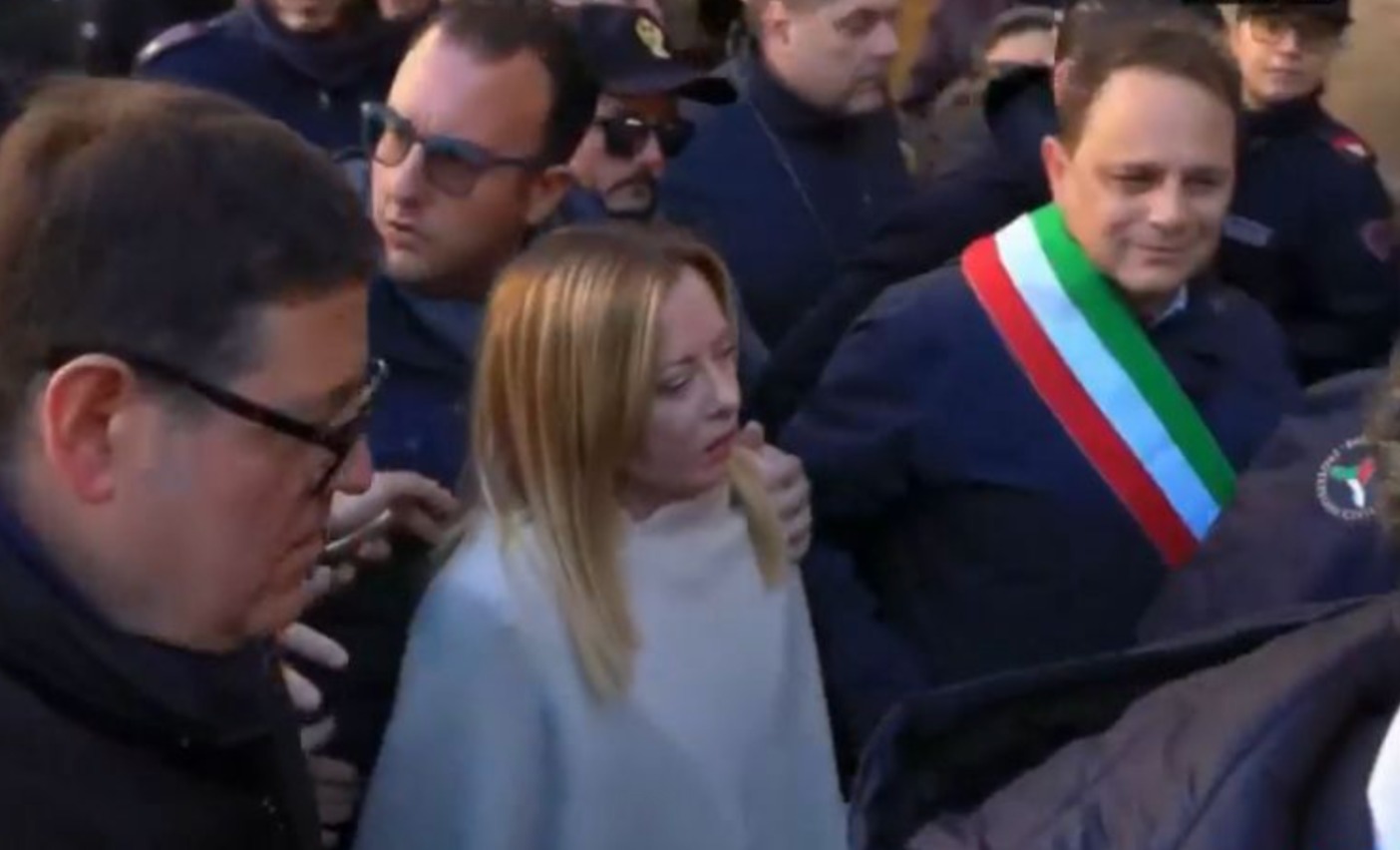 Meloni a Niscemi, il Governo è sul fronte della frana. C'è pure la ...